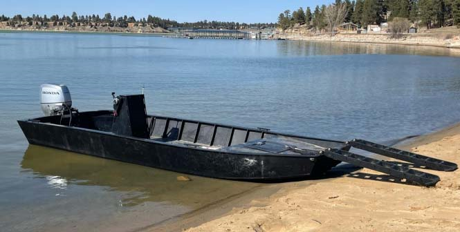 23-foot Flat Bottom HDPE Work Skiff