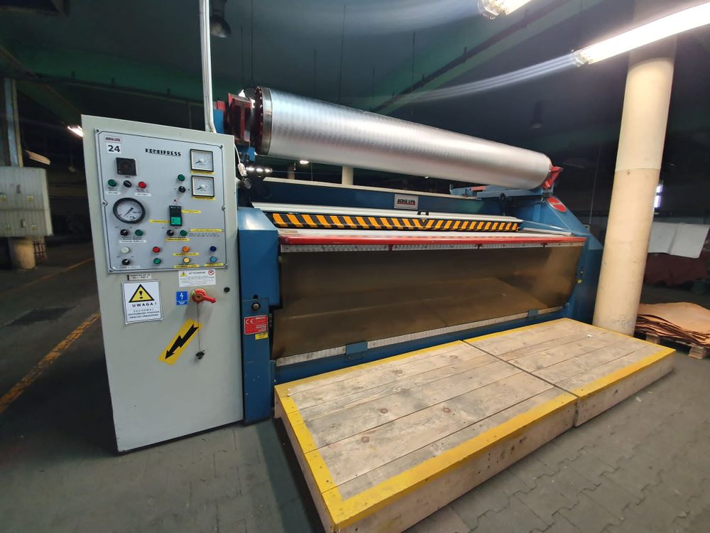 Bergi Ironing throughfeed press