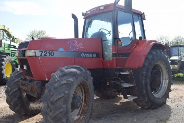 Case Magnum 7210 Pro Tractor