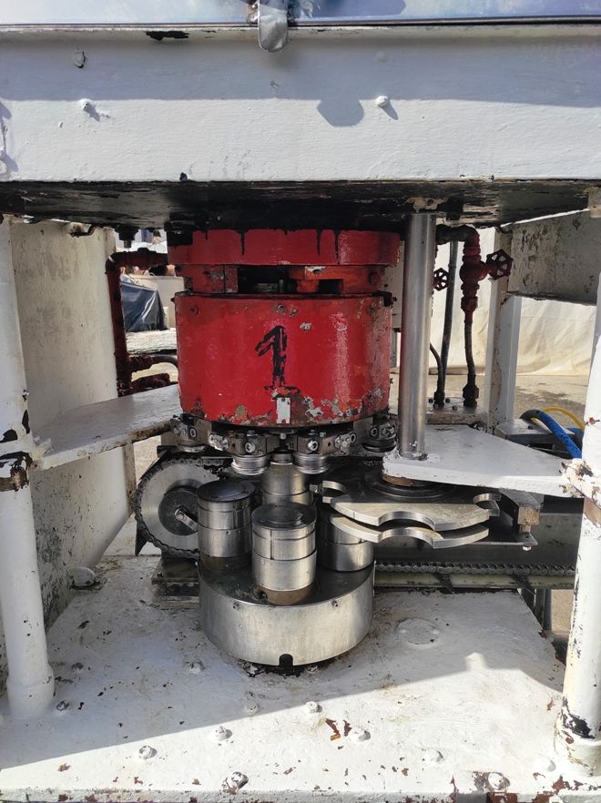 FMC FMC AUTOMATIC CAN SEAMER WITH 4 SEAMING HEADS AND 21-VALVE VACUUM ...