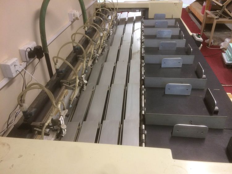 Set Master SRA3, 7 station collator