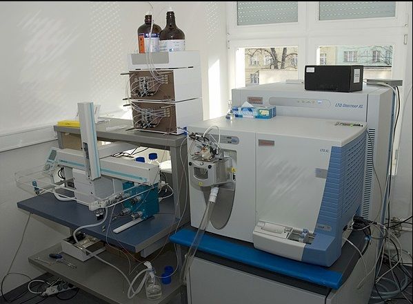 Thermo Scientific LTQ ORBITRAP XL high resolution MS/MS complete