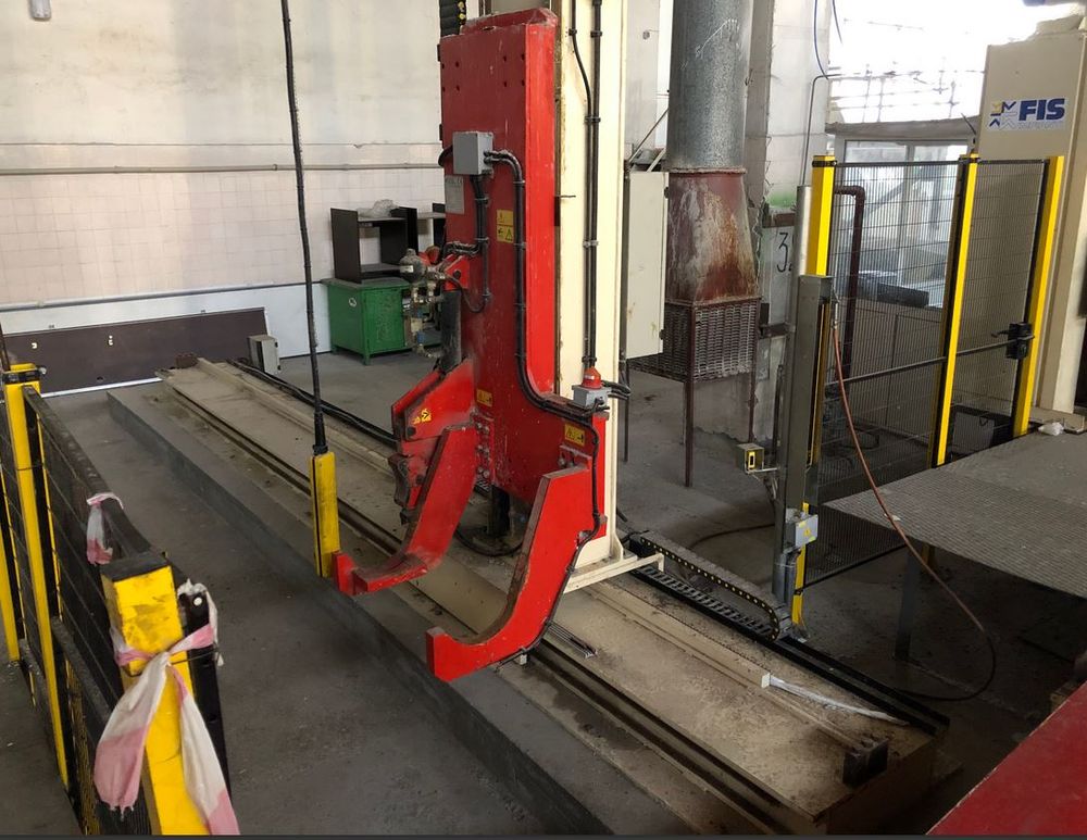 reel packing unit 2700 mm width & 1200 m dia max.