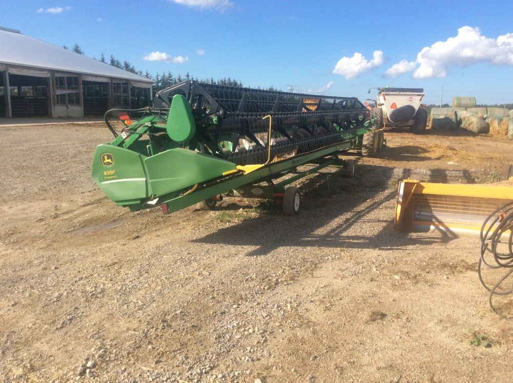 John Deere 635F