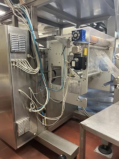 PFM Vertical packaging machine with multihead