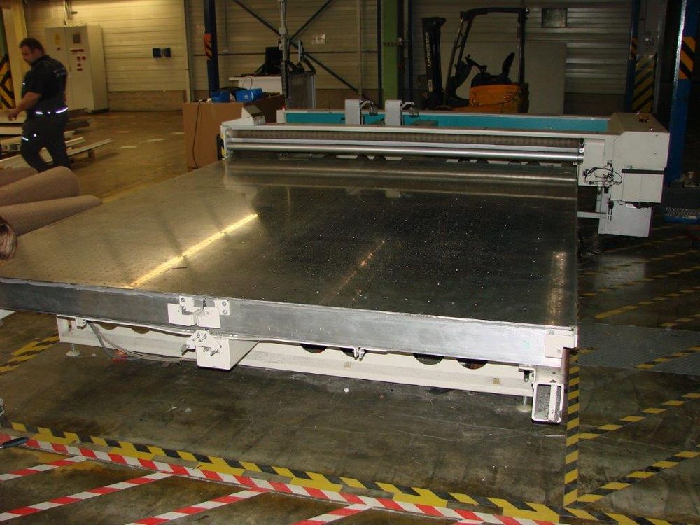 Zund Humantec LC 270/640 D Double table high performance cutter + punch