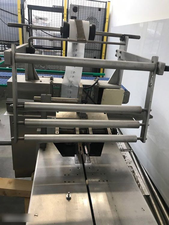 Flopack packaging machine
