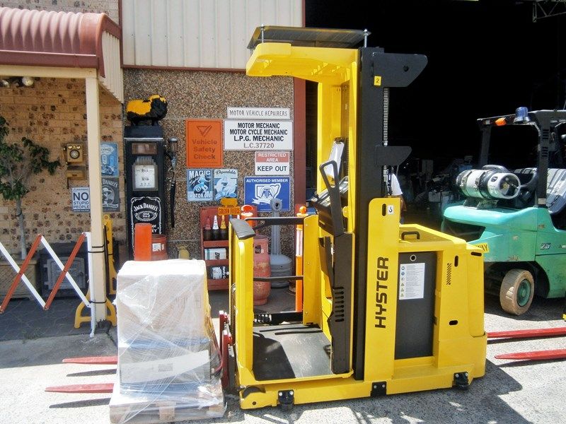 2 Hyster PICKER 1,500