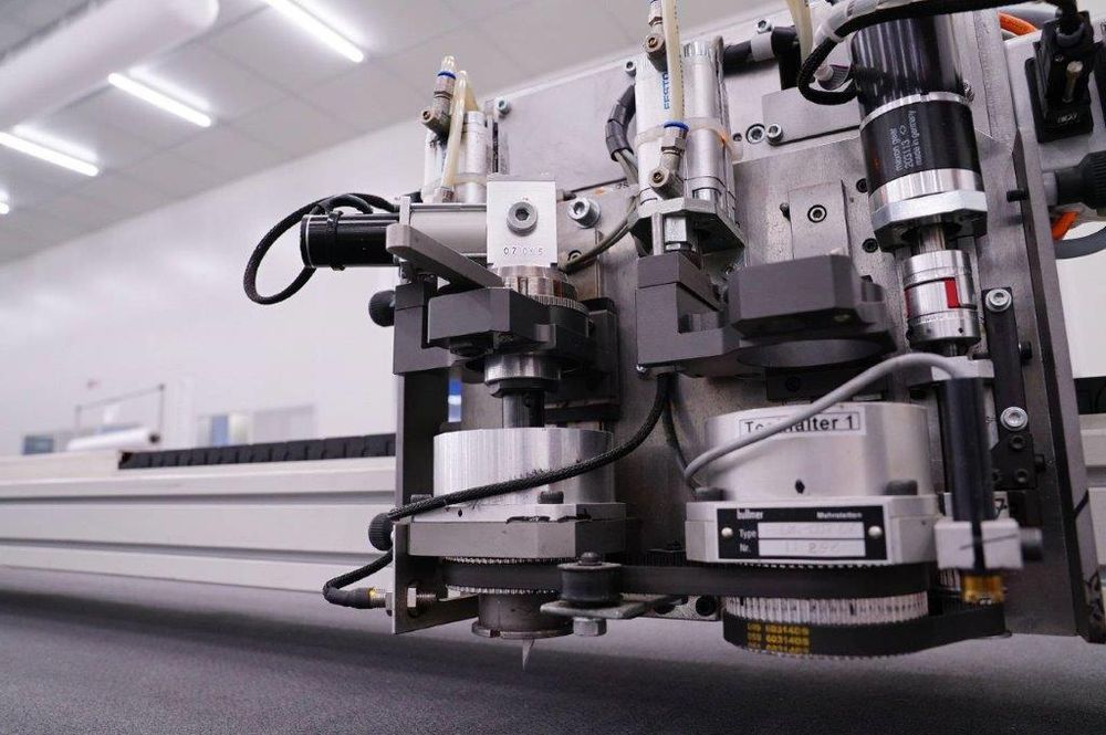 Bullmer Cutting machine