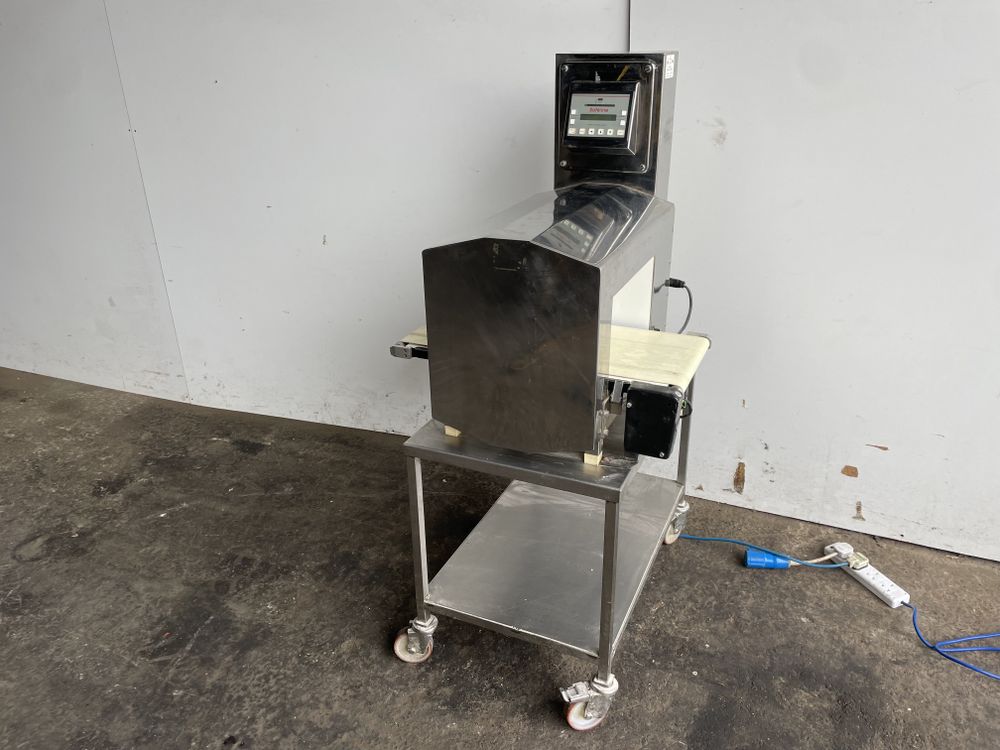 Safeline metal detector