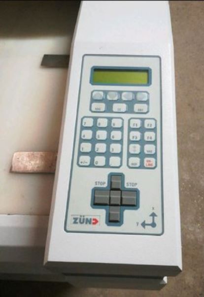 Zund M800 Cutting table