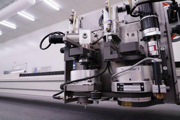 Bullmer Cutting machine