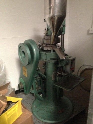 Manesty B3B 16 Station Tablet Press