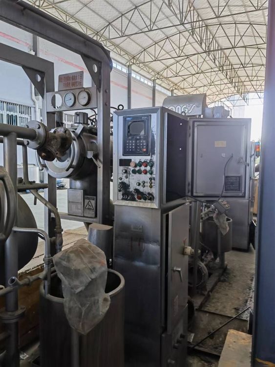 6 Fongs yarn dyeing machine