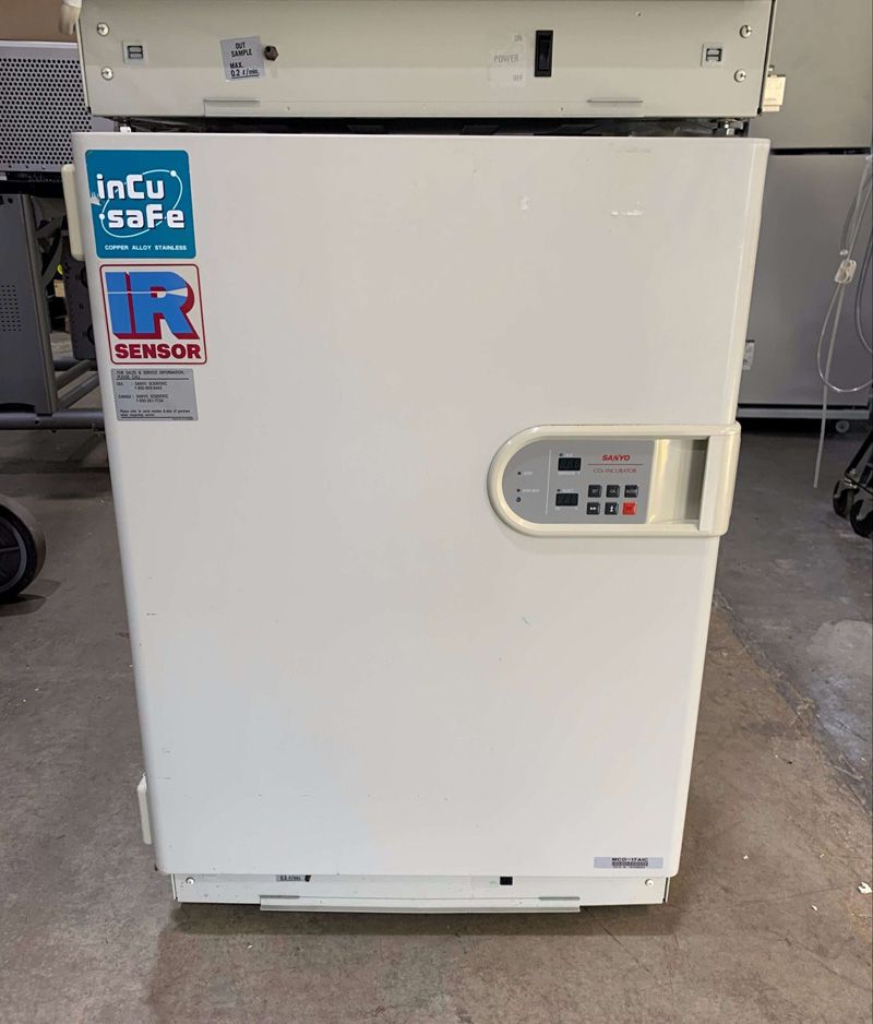 Sanyo MCO-17AIC CO2 Double Stack Incubator