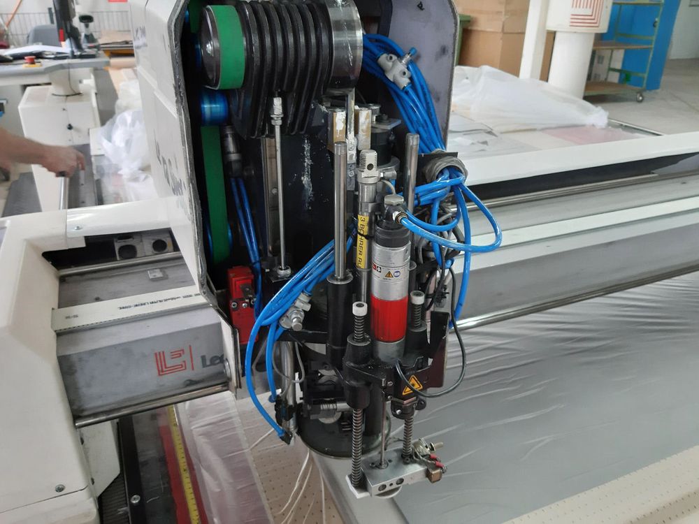 Lectra Vector 7000 Cutter