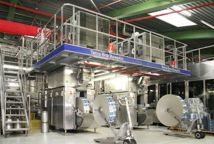 Tetra Pak TBA 19 250 sl with Straw Applicator