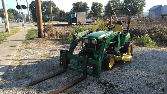 John Deere 2210 Tractor