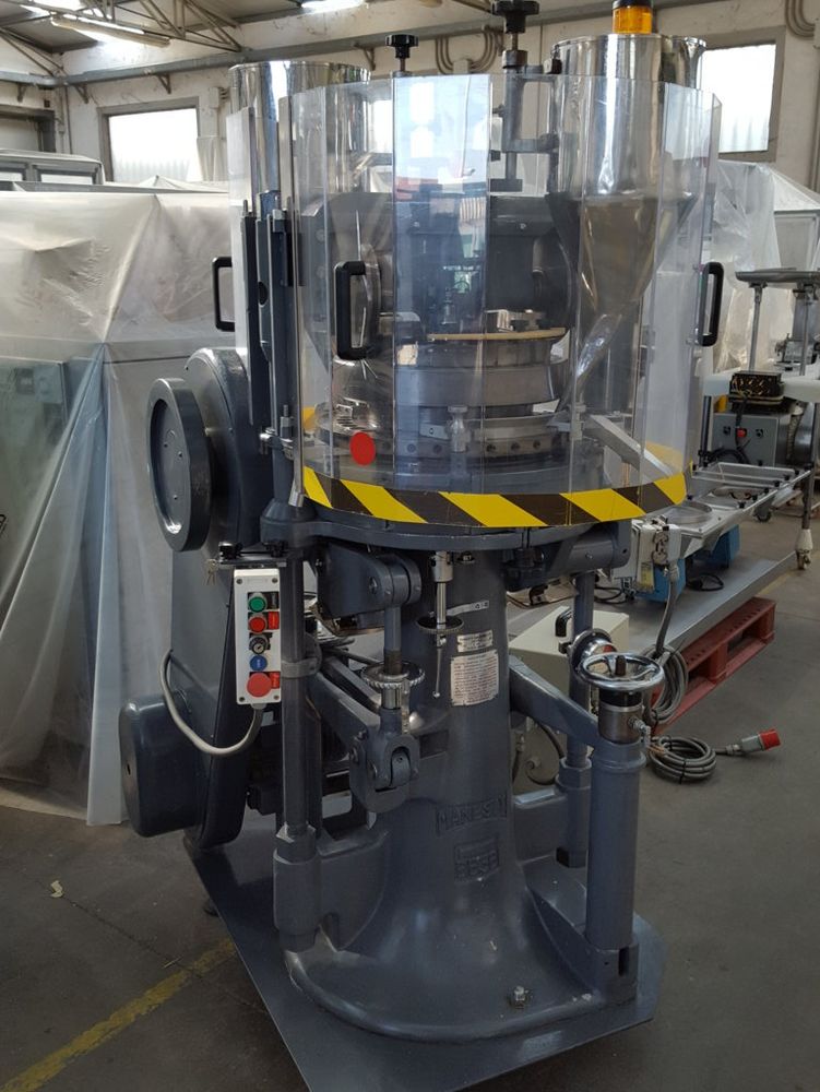 Manesty BB3B ROTARY TABLET PRESS