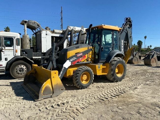 John Deere 410L Backhoe Loader