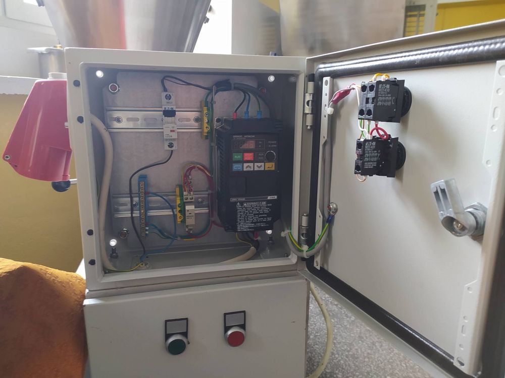 Ball molding machine