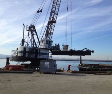 140’ x 40’ x 12’ DERRICK BARGE