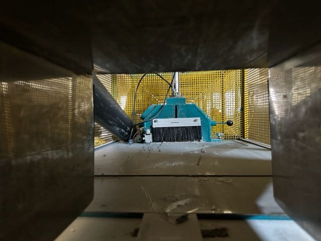 Caterpillar extraction with cutting saw