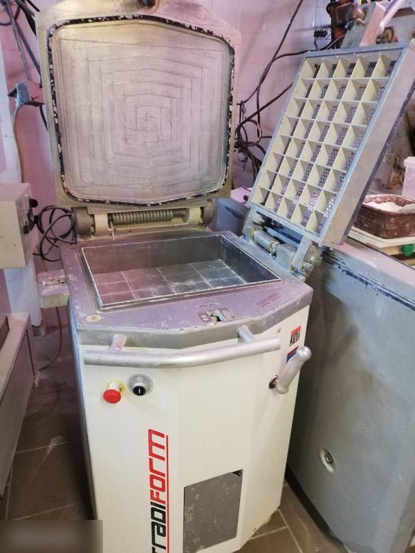 Bakery laboratory with tour