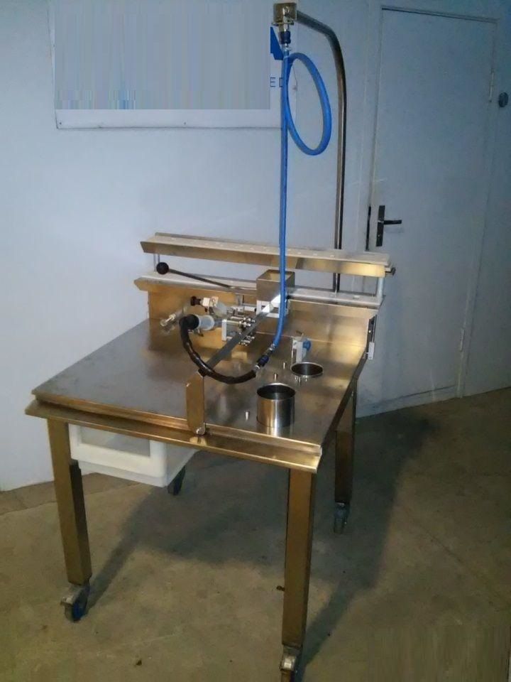 Astor Blades CAKE CUTTING TABLE