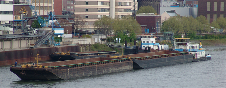 3 1912 kw (2564 hp) Twin Screw Inland Tow Boat and Barges