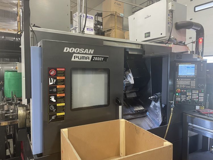 Doosan CNC (DOOSAN FANUC i-SERIES) 5000 RPM PUMA 2600Y 4 Axis
