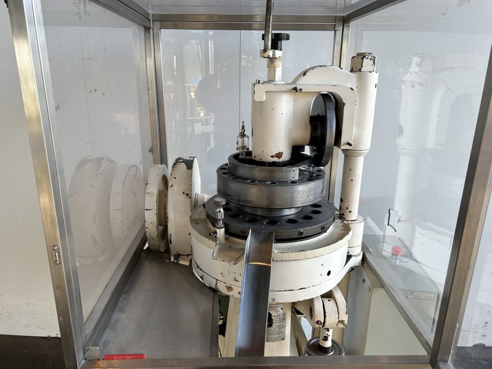 Manesty D3B tablet press