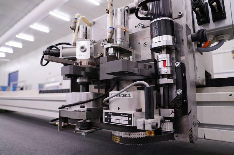 Bullmer Cutting machine