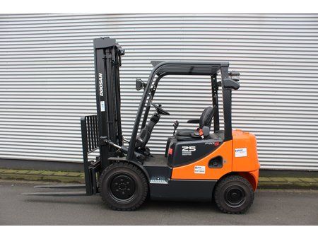 Doosan D25S-5 2500 kg