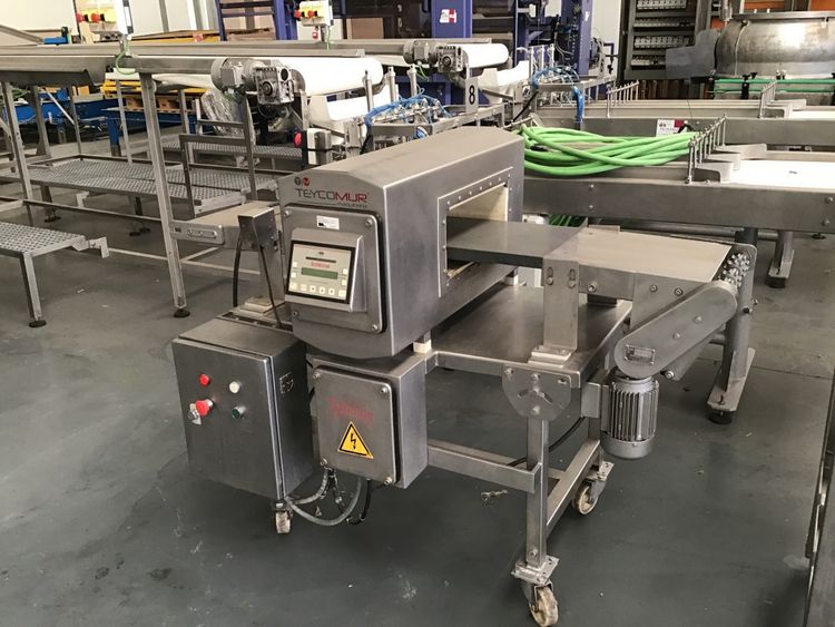 Safeline metal detector