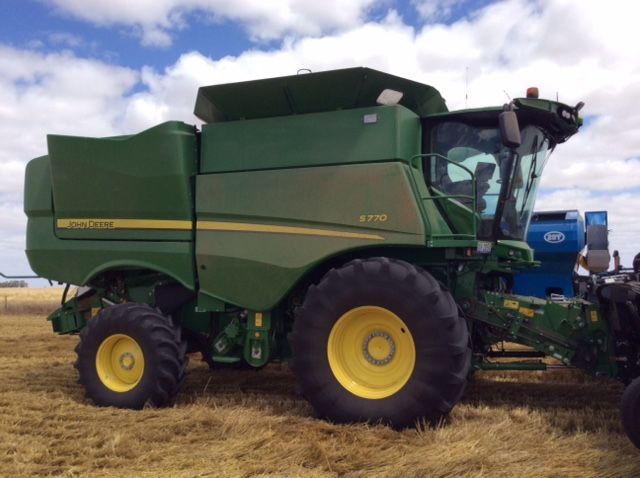 John Deere S770 Combine