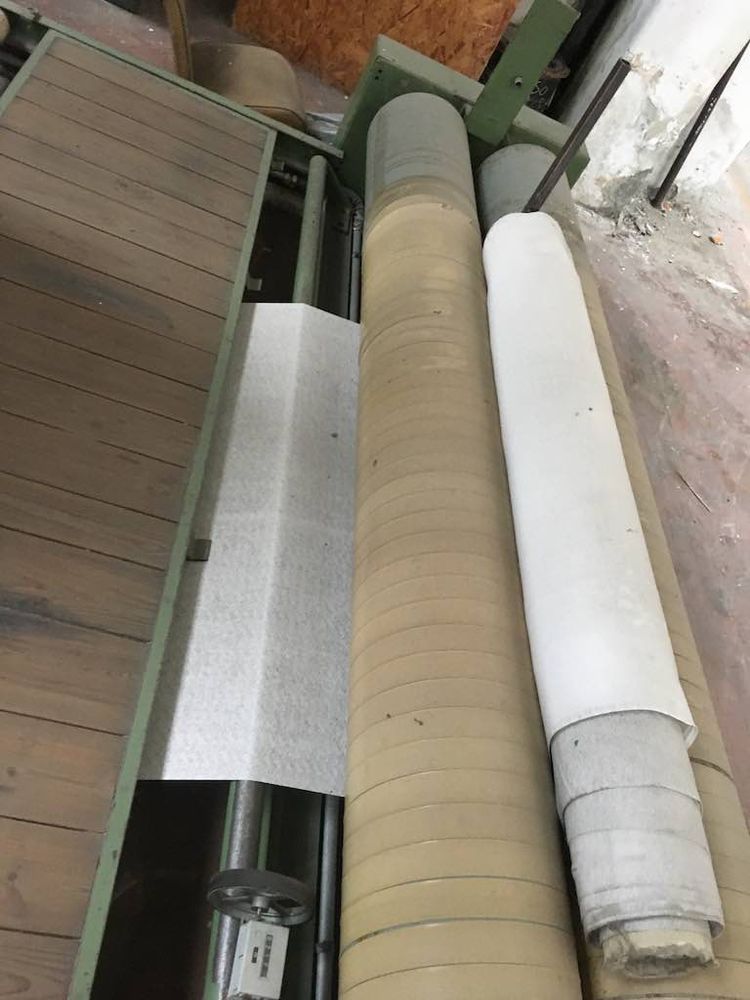 Cobble tufting machine