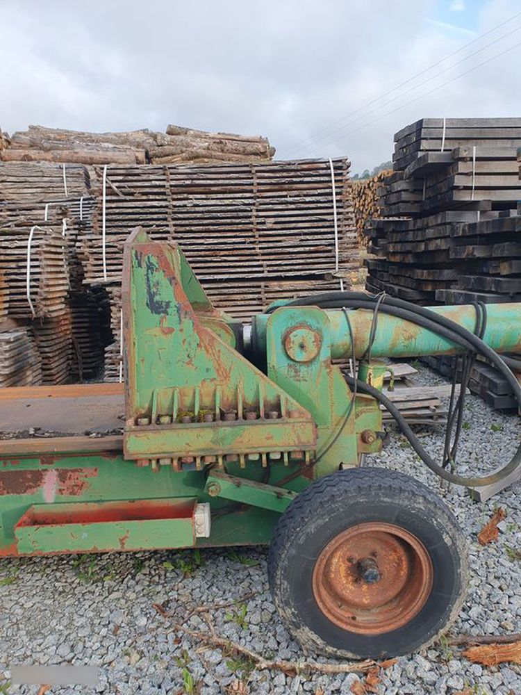 Large diameter log splitter