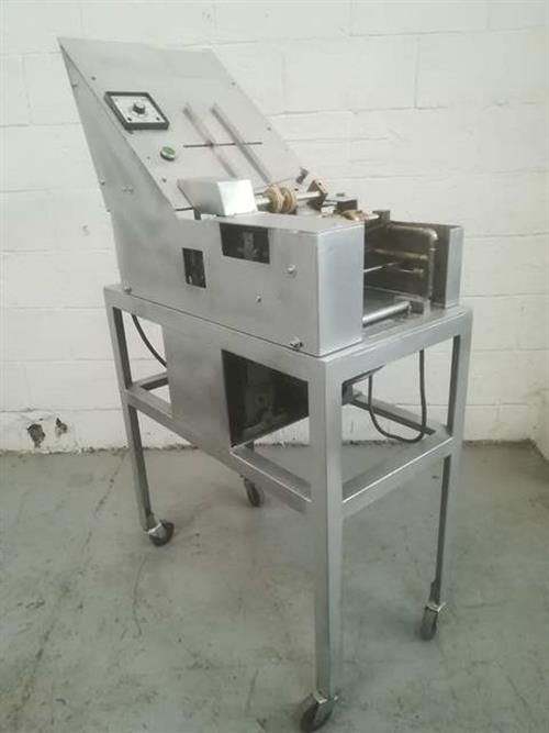 Maquinaria Exclusiva 20M, Semi-automatic glue Labeler