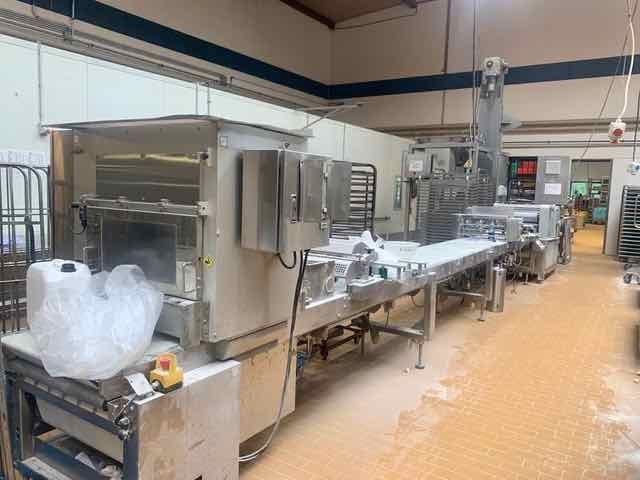 Rheon square system pastry table