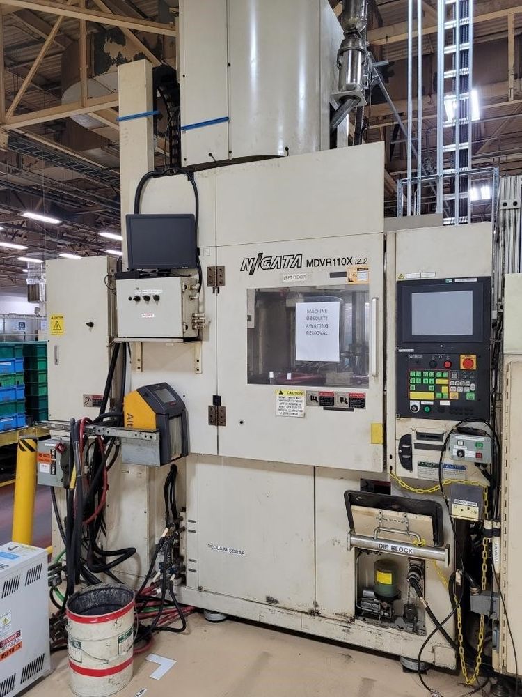 Niigata MDVP110X Vertical Molding Machine