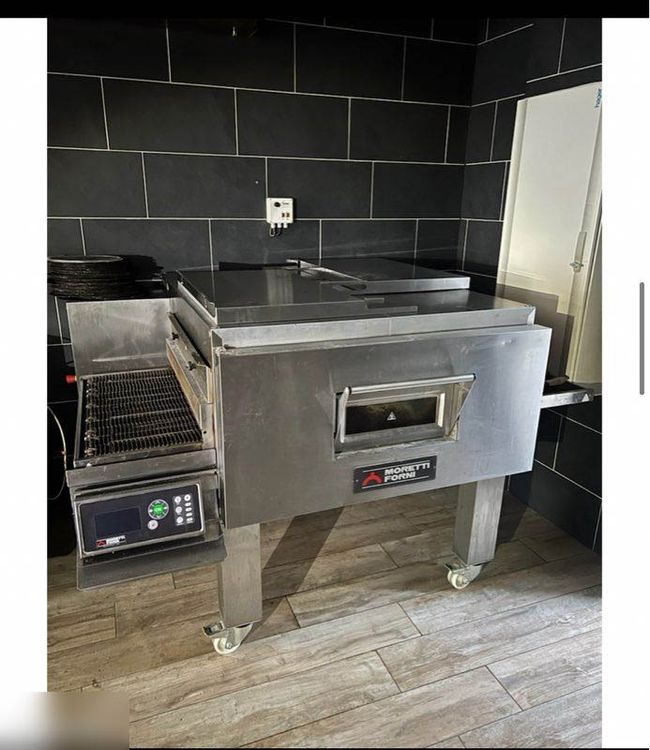 Moretti Pizza Conveyor