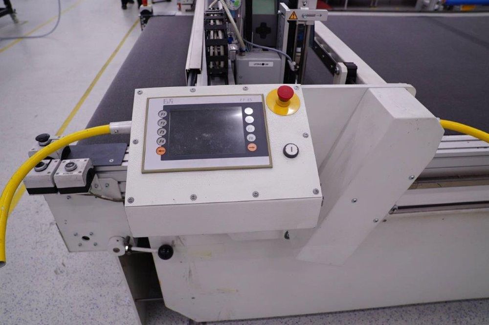 Bullmer Cutting machine