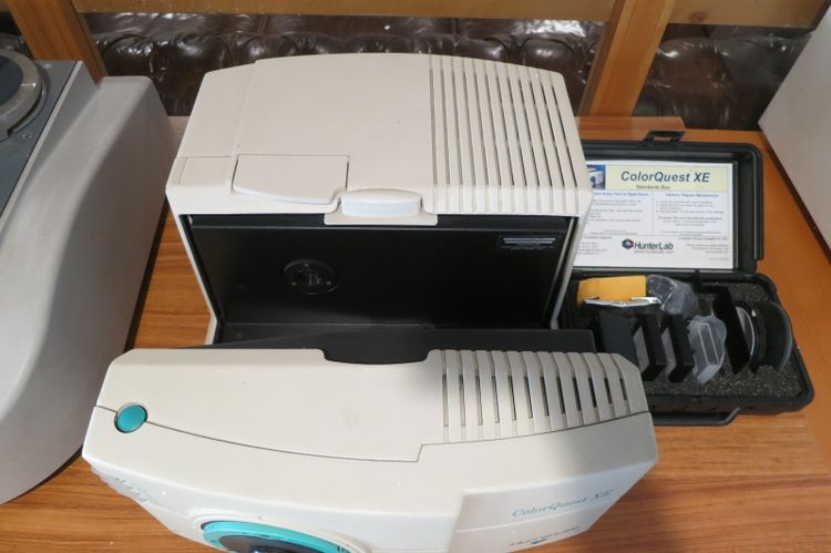 Hunterlab Color Quest spectrophotometer