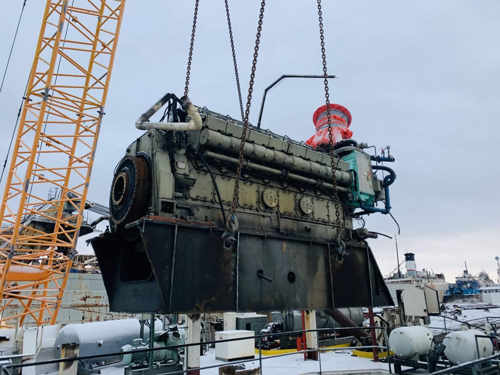 GE (General Electric) 7FDM16D4 and Ulstein gearbox Diesel Engine