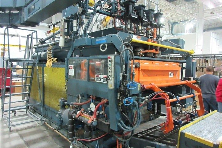 Uniloy 350 R2, 4 Head Reciprocating Screw Blow Molding Machine