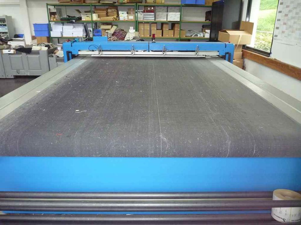 GENESIS CONVEYOR Conveyorised cutter/plotter