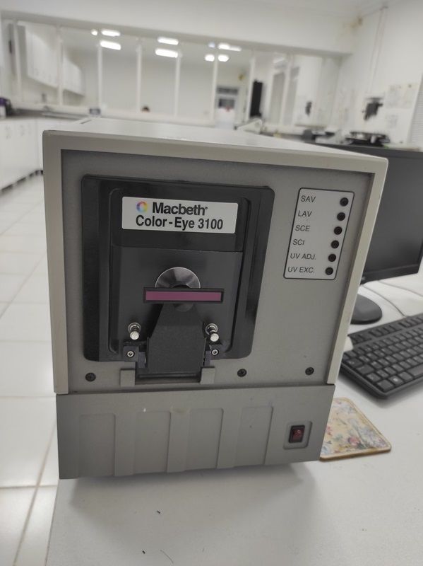 Macbeth color eye 3100 spectrophotometer