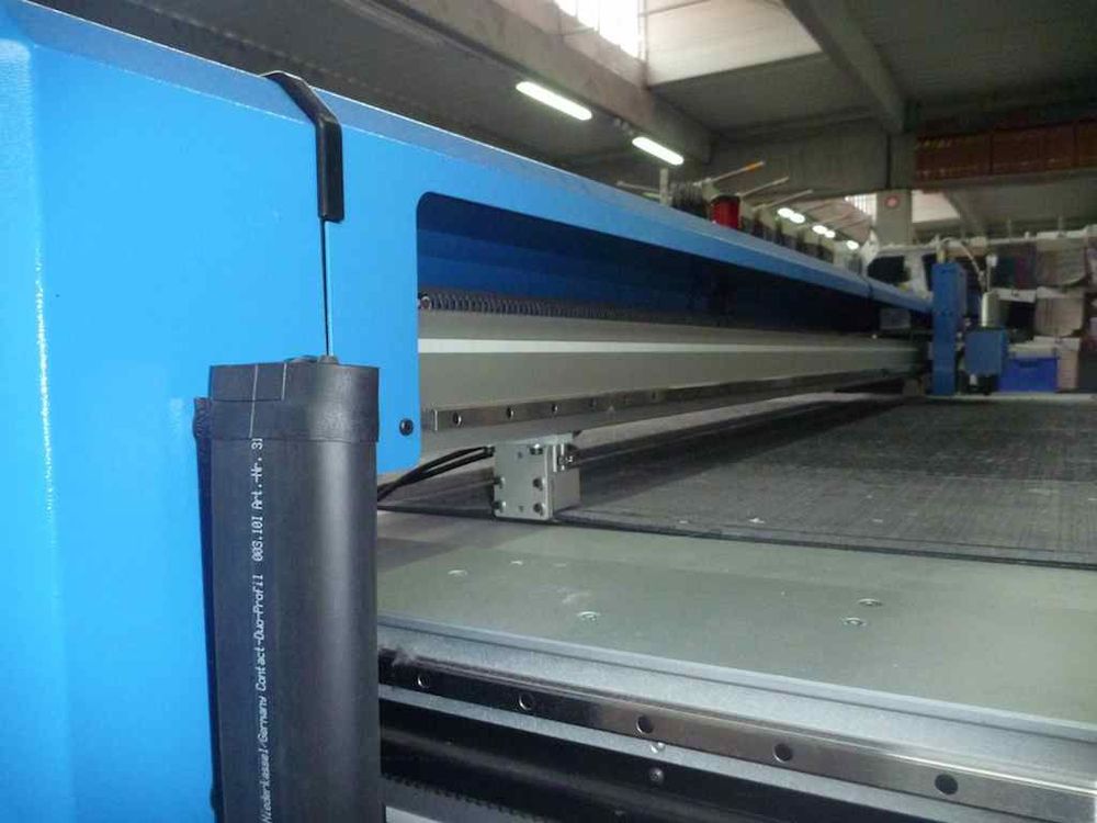 GENESIS CONVEYOR Conveyorised cutter/plotter
