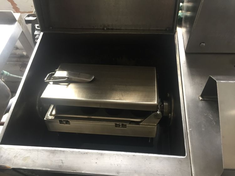 Sample dyeing machine